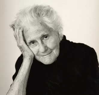 Eva Zeisel – Lucie Young